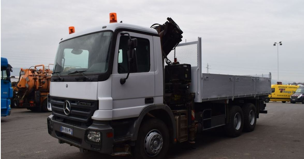 Camion benne Mercedes ACTROS 2641 avec grue