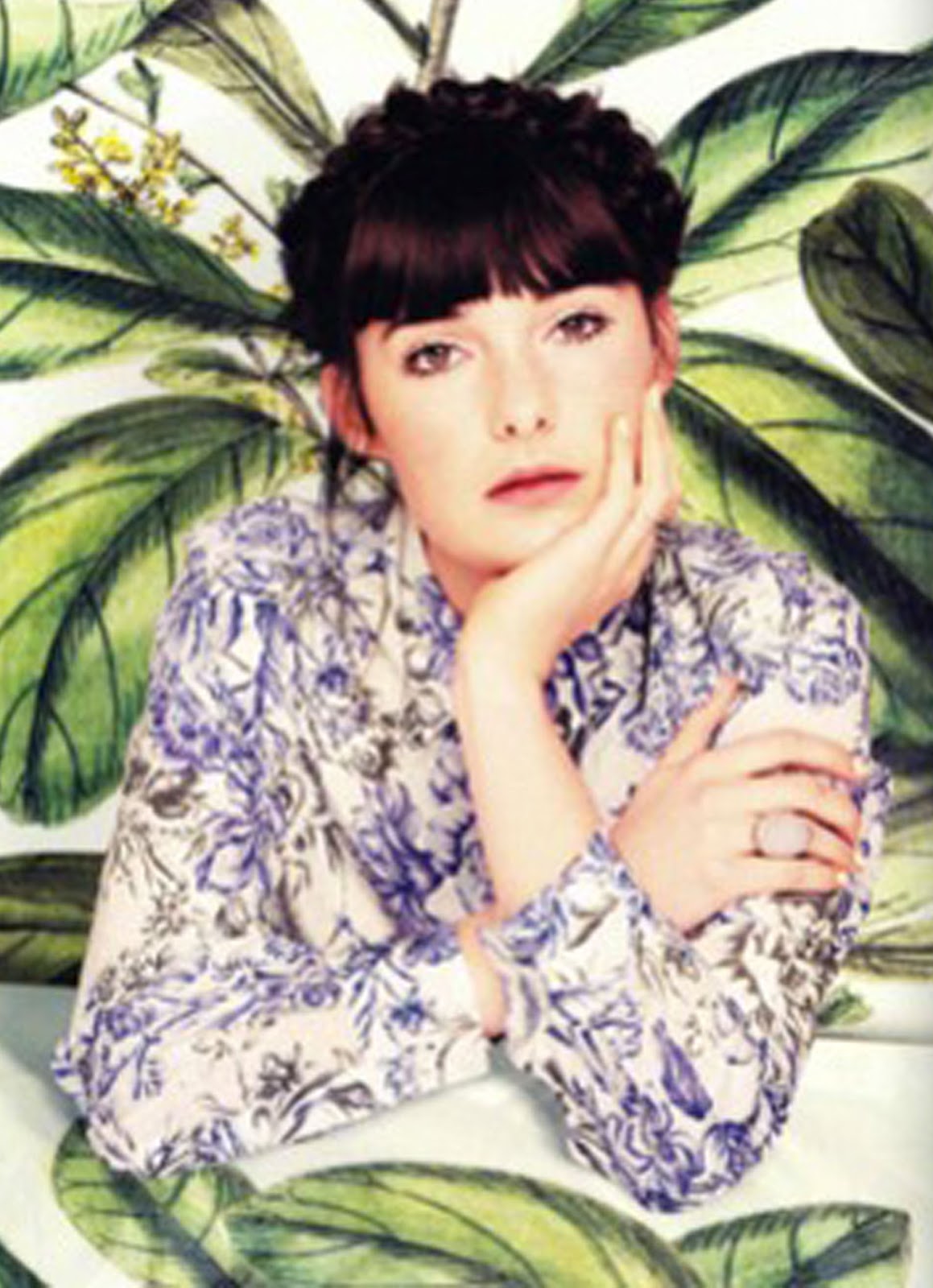 Miss Buttons: Lisa Mitchell...