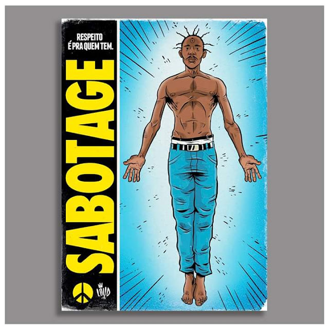 Sabotage é retratado como Dr. Manhattan, herói da DC comics