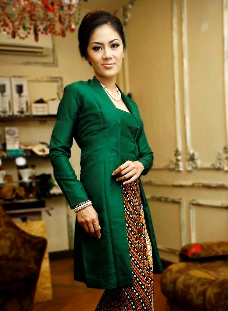 Indonesia Traditional “Kebaya”