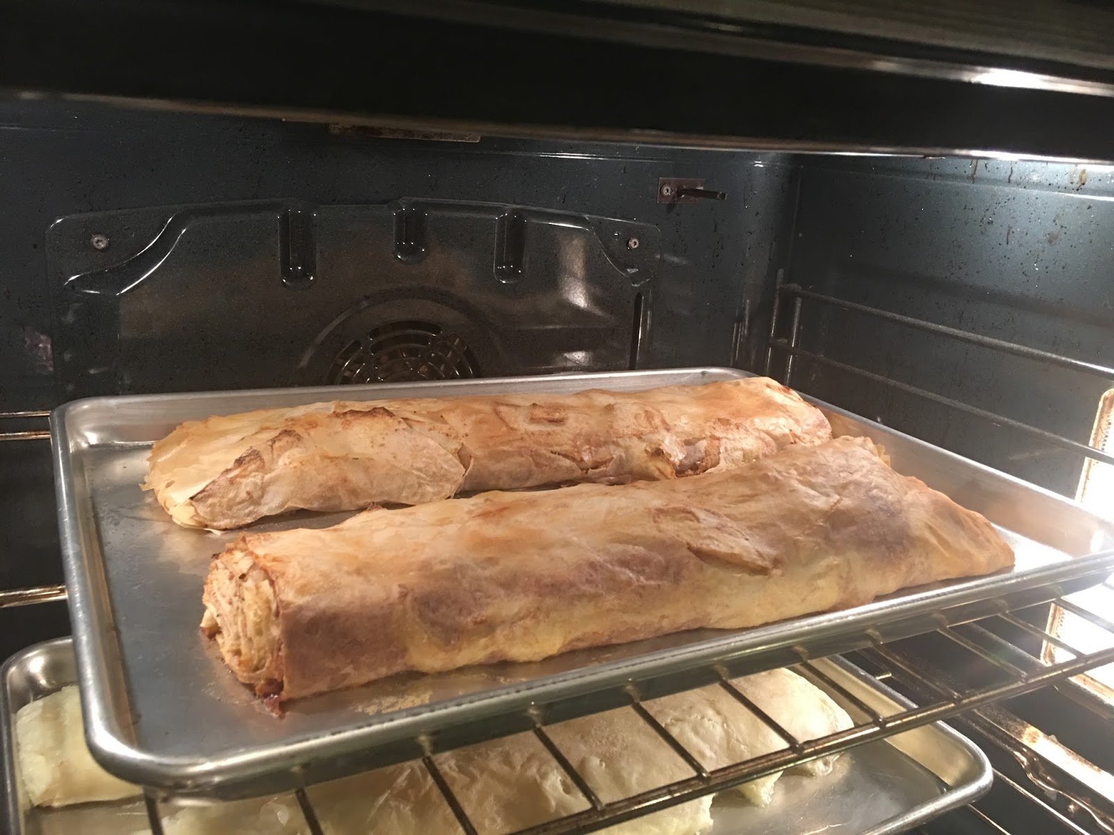 For the Love of Family and Friends: STRUDEL STRUDEL STRUDEL!!
