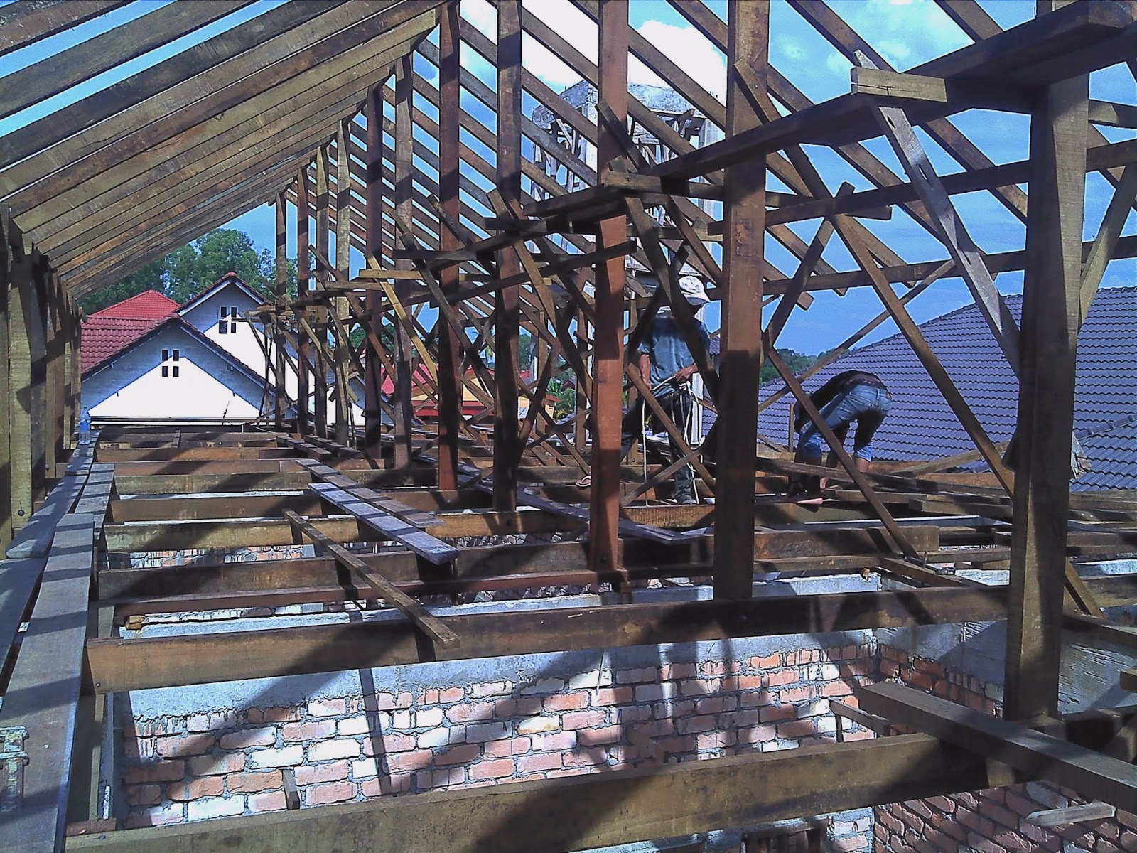 BINA BUNGALOW SENDIRI: LANGKAH 10 DAN 11: MEMASANG KEKUDA KAYU