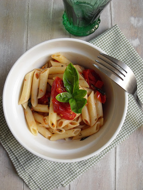 Penne al sugo di pomodoro e basilico | Cocinar es ponerse
