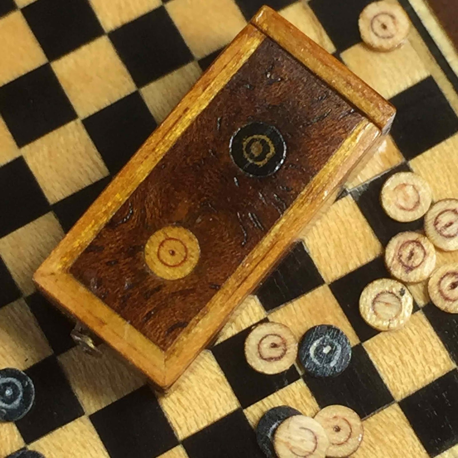 Checkers table and checkers set