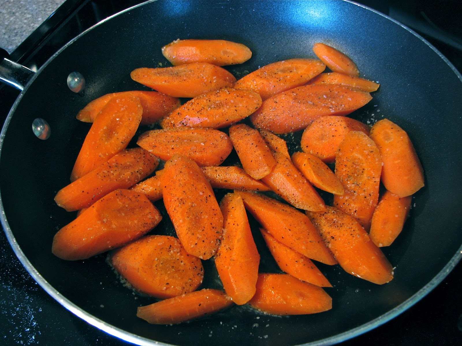 Delectably Mine: Pan-Roasted Carrots