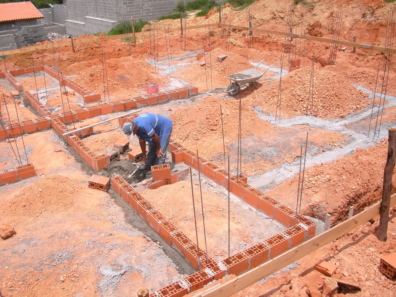 Sumaré - Residencial Guaíra: A PRIMEIRA FIADA DE ALVENARIA