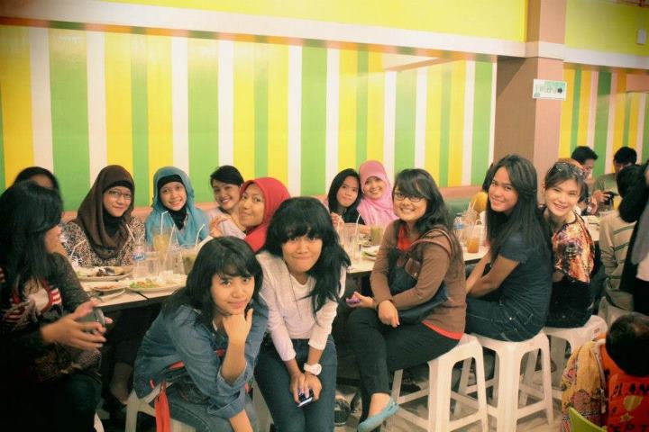 Buka Puasa Bersama Alumni SMP 194 di Pecel Lele Lela | PATRIOTISME ...