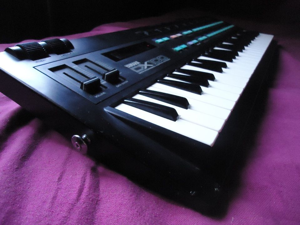 MATRIXSYNTH: Yamaha DX100 SN 22067