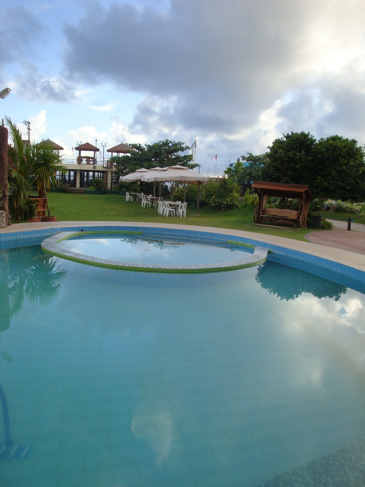 Chingky Quijano ♥: Bagasbas Lighthouse Hotel Resort