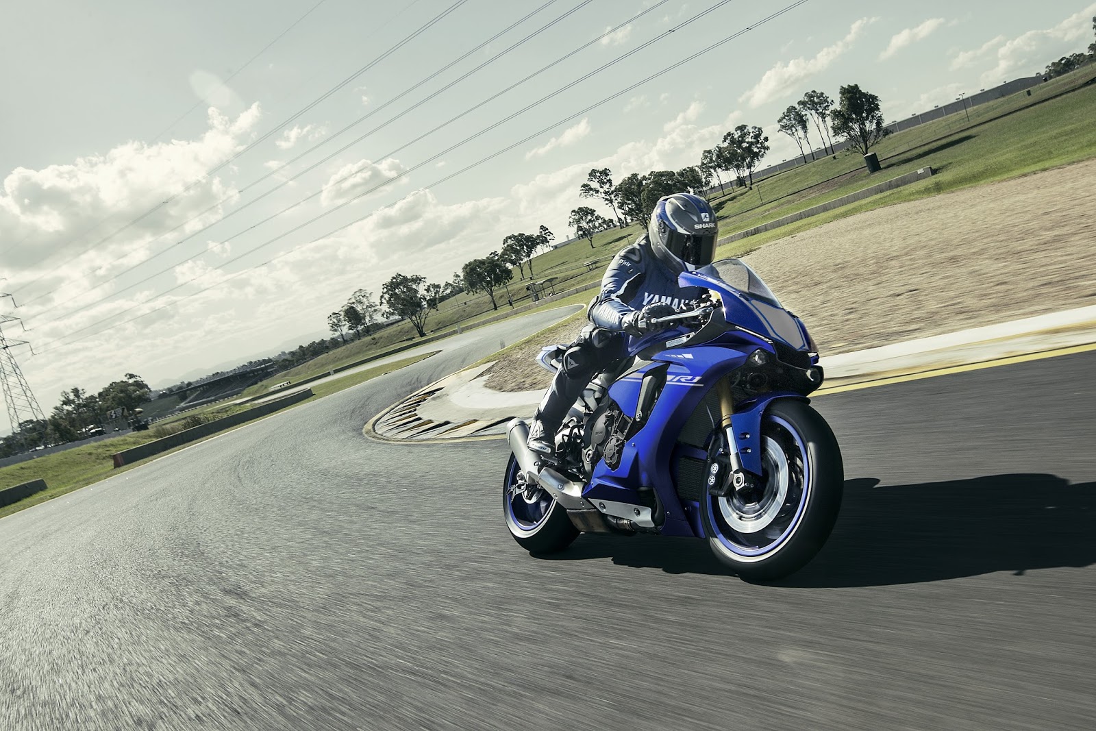 Racing Cafè: Yamaha YZF-R1 2017