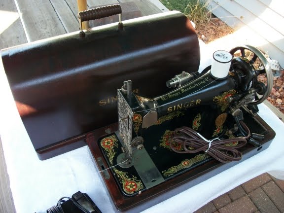 Perfect Stitch: 1924, Singer 128-13 Flying Shuttle