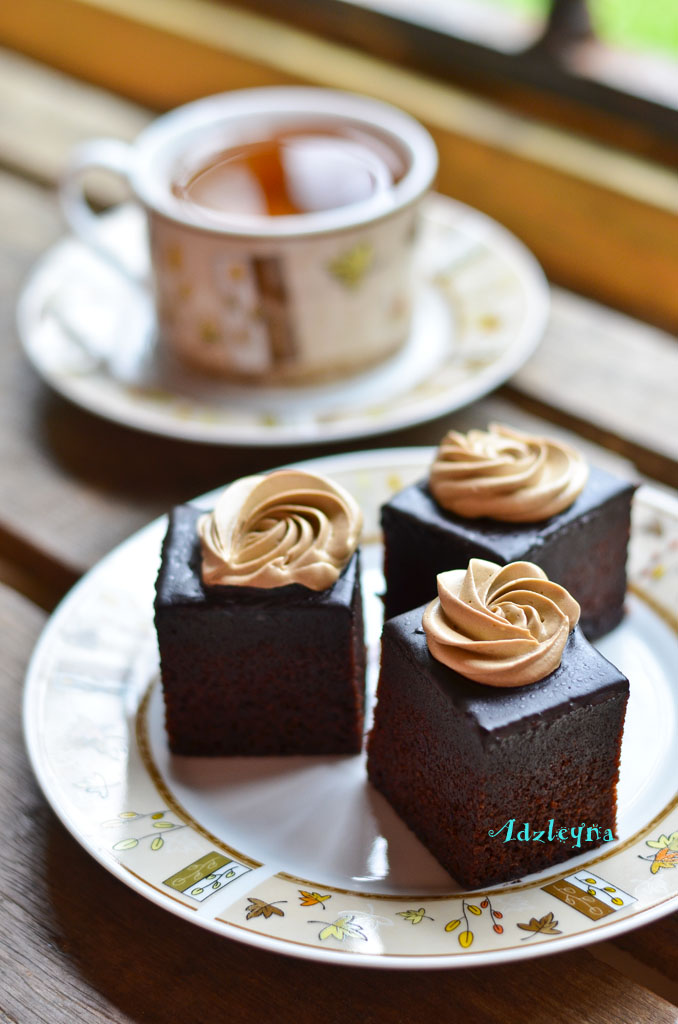 Adzleyna Bakery and Craft (ABC): Kek Coklat Moist: Coklat & Buttercream ...
