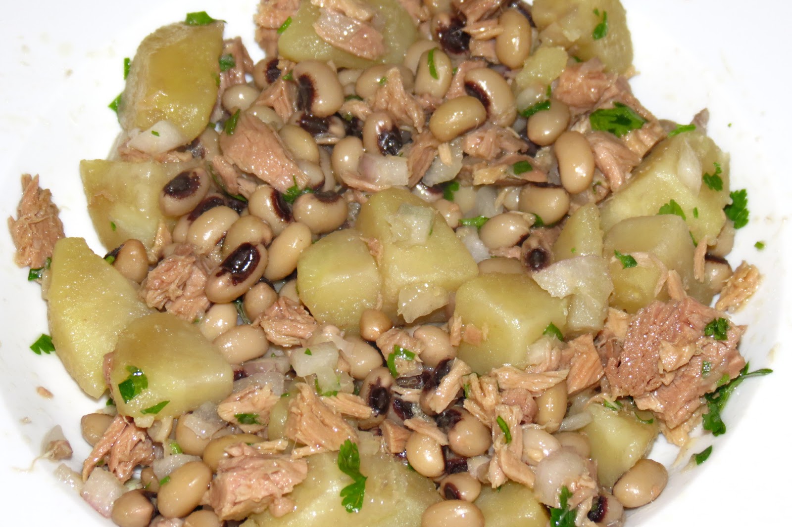 SALADA DE FEIJÃO FRADE COM ATUM | LIVRO DE RECEITAS