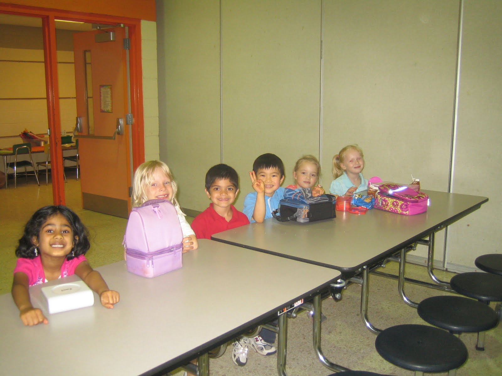 Ms. Pellosmaa's Kindergarten Blog: Lunch in the Cafeteria!