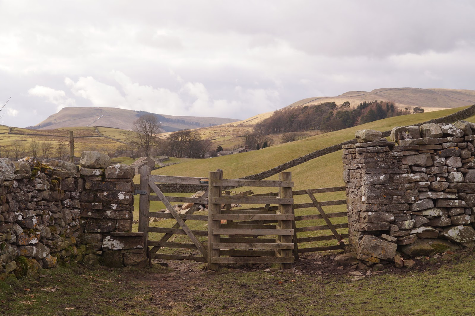 Hawes to Hardraw circular walk - Sophie in the Sticks