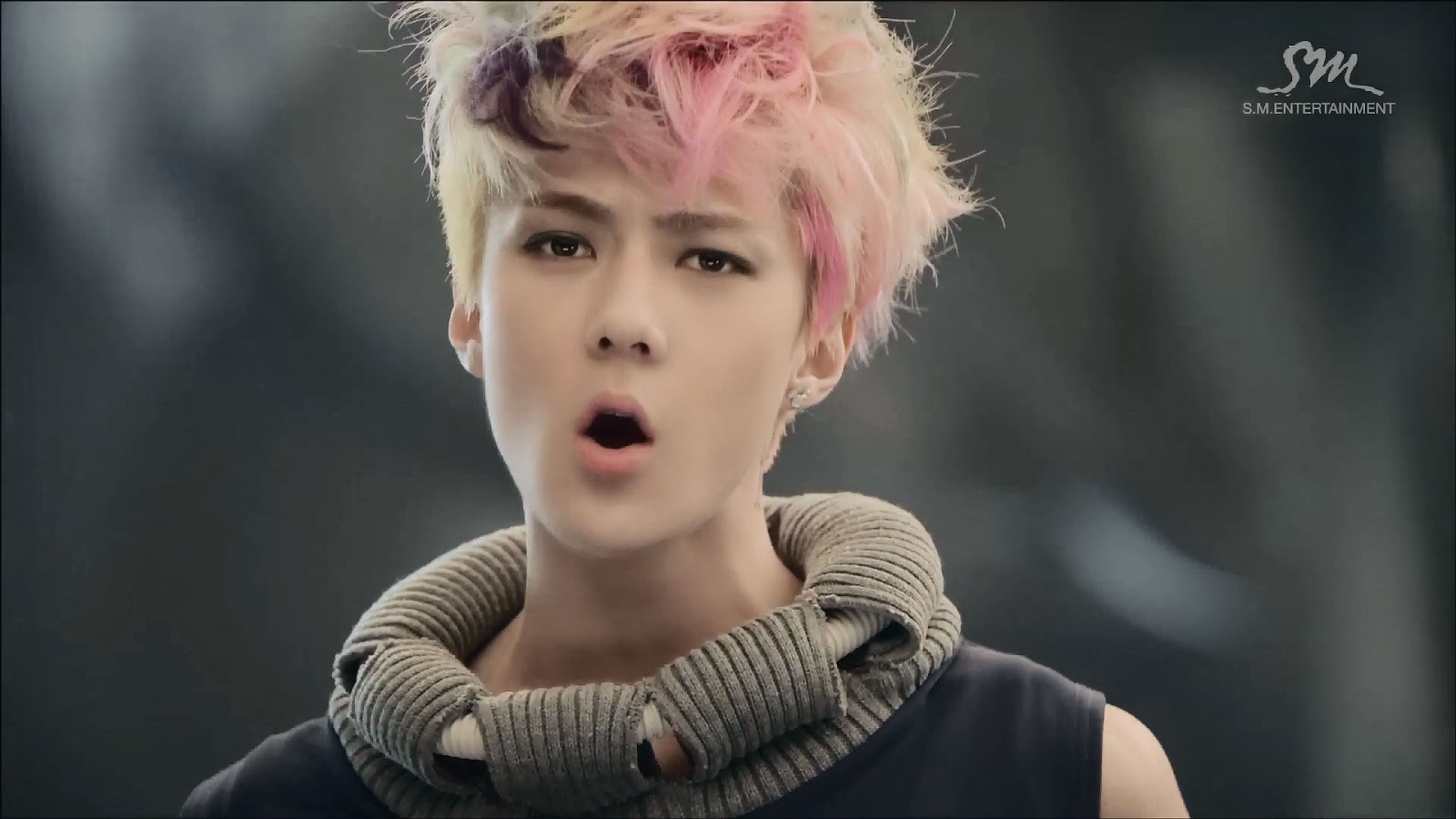 EXO: Wolf MV και who-is-who | I say myeolchi // k-pop in greek