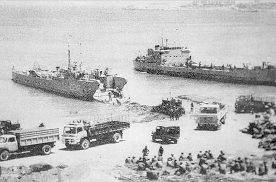 ΣΑΝ ΣΗΜΕΡΑ ΤΟ ΜΑΥΡΟ 1974... ΟΙ ΜΟΓΓΟΛΟΙ ΕΙΣΒΑΛΛΟΥΝ ΣΤΗΝ ΚΥΠΡΟ ...