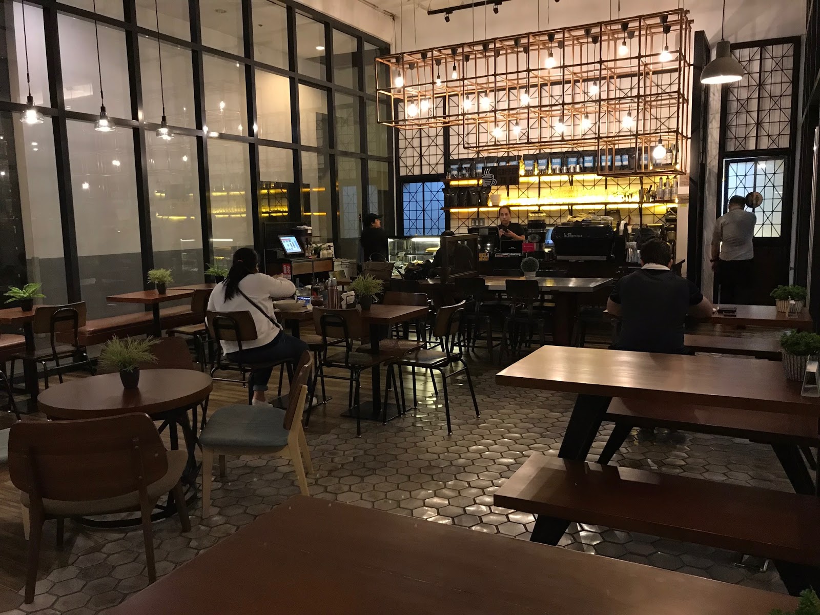 Eating Brunch for Dinner at Bluesmith Coffee & Kitchen - Gastronomida