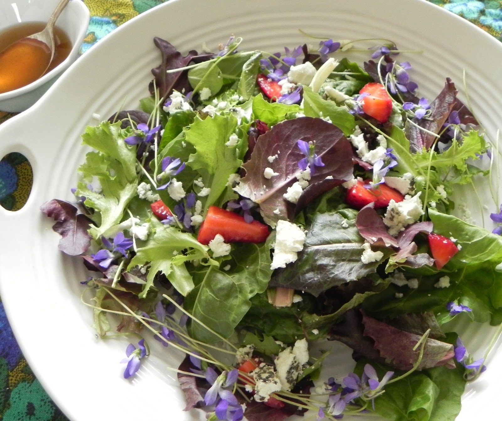 Let Them Eat Healthy: Strawberry, Goat Cheese & Wild Violet Salad with ...