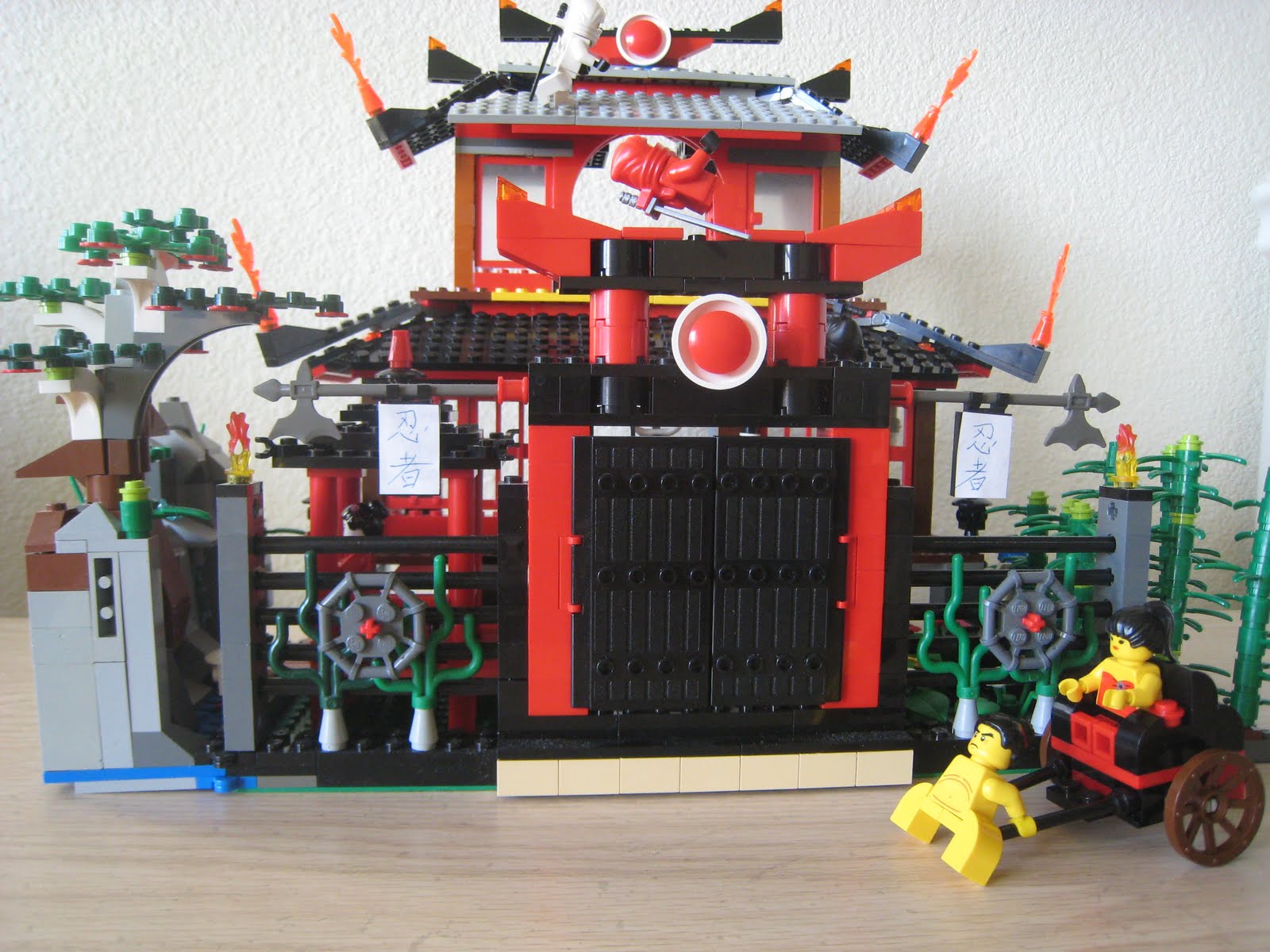 Lego R us: Lego Ninjago Temple - Japanese Garden