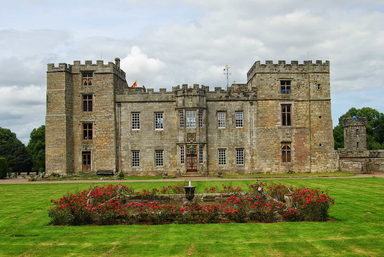 History Goes Bump In The Night: HGB Podcast 20 - Chillingham Castle