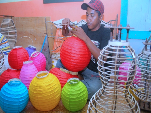 LAMPION | Jual Lampu Lampion | Bu ALFI 0852 5948 6600.: MEMBUAT LAMPION ...