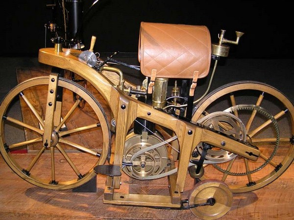 Strefa skażona motocyklami: Daimler Reitwagen z 1885 r. - pierwszy ...