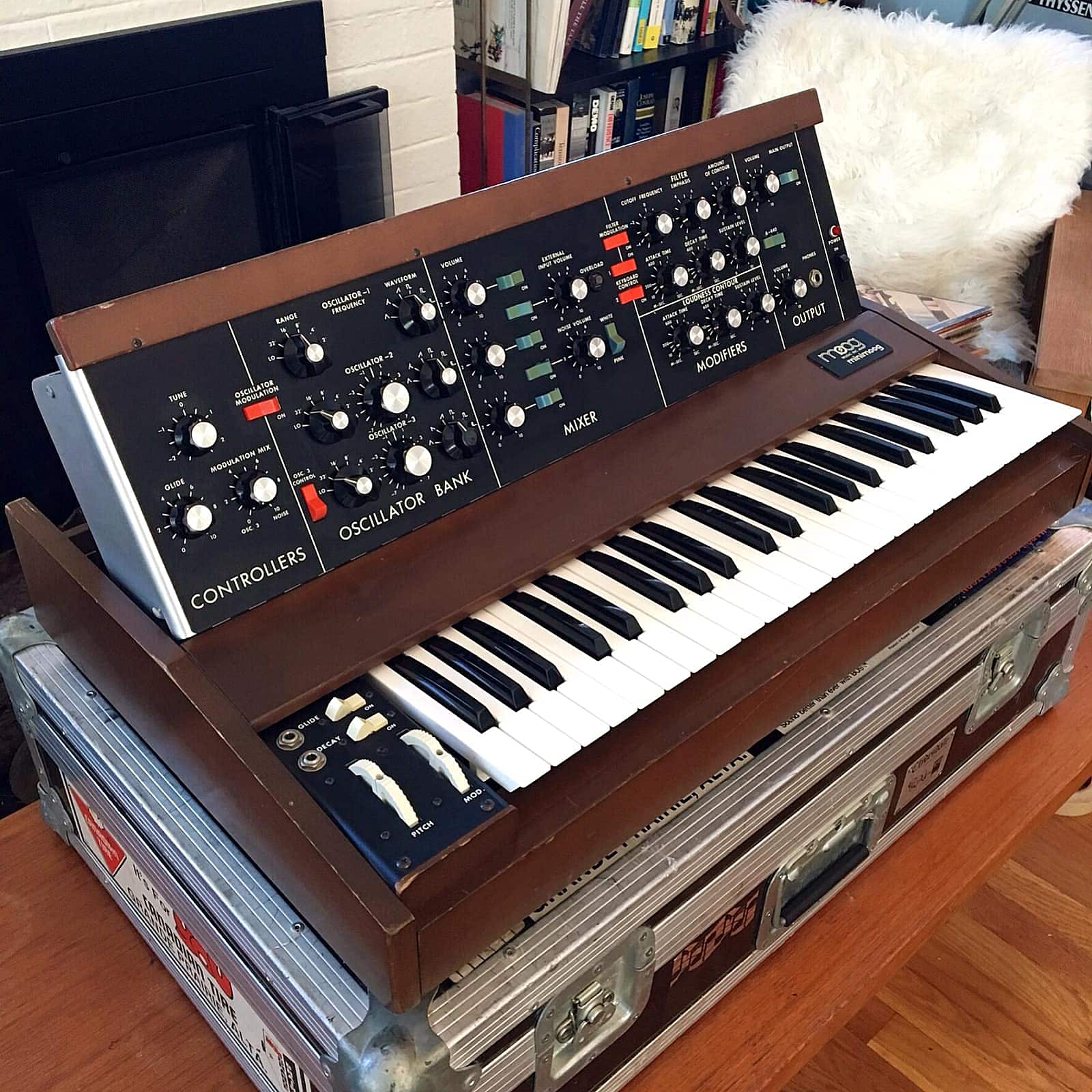 MATRIXSYNTH: Vintage Moog Minimoog Model D 1970s Walnut w OHSC Flight Case