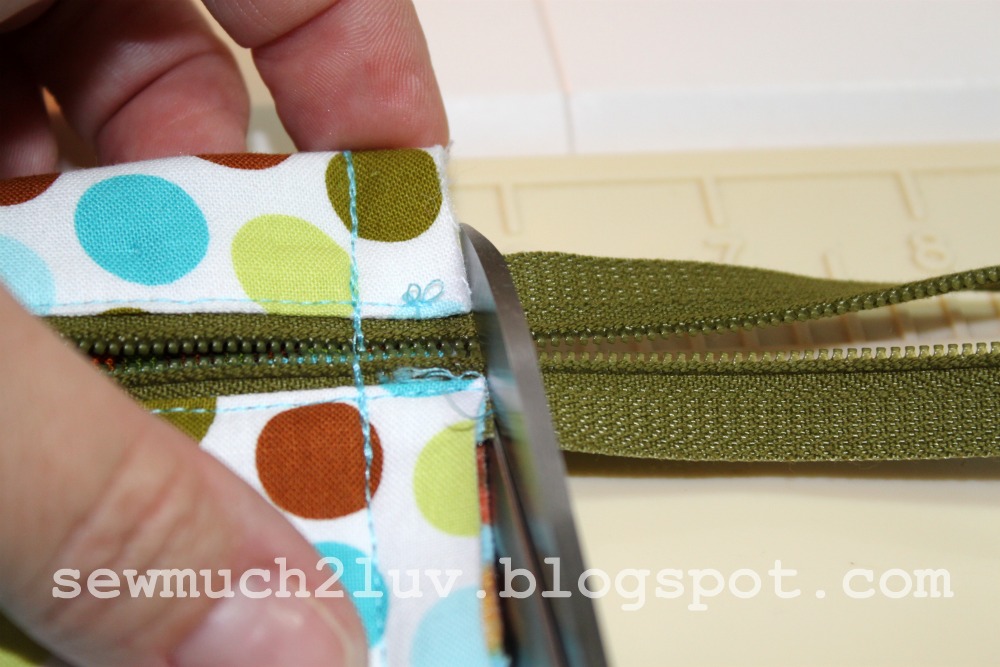 Sew Much 2 Luv: Don't Fear the Zipper...Bag Tutorial :)