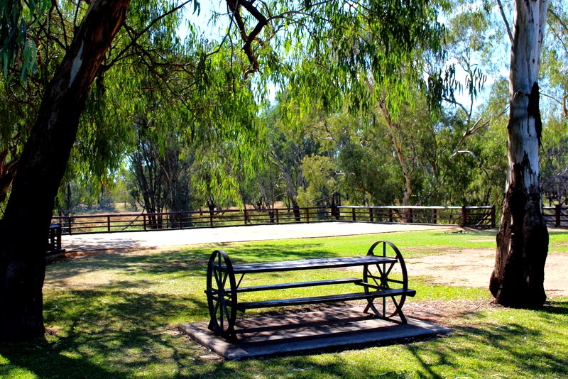 Travelling Around Australia: White Cliffs Outback NSW to Charleville ...