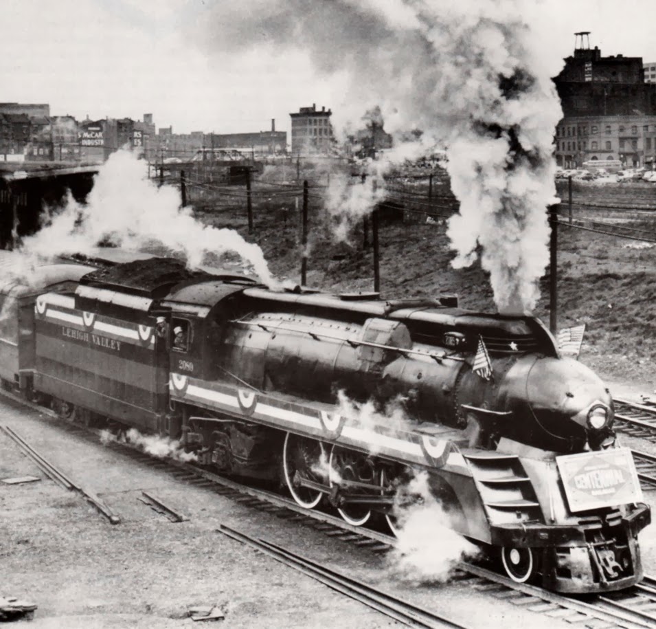 Vintage Railroad Pictures: Lehigh Valley Black Diamond, Buffalo, 1946