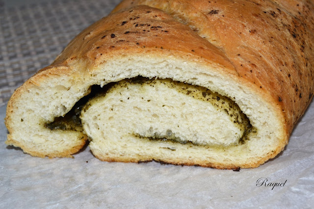 Mi Diversión en la cocina: Pan relleno de salsa pesto