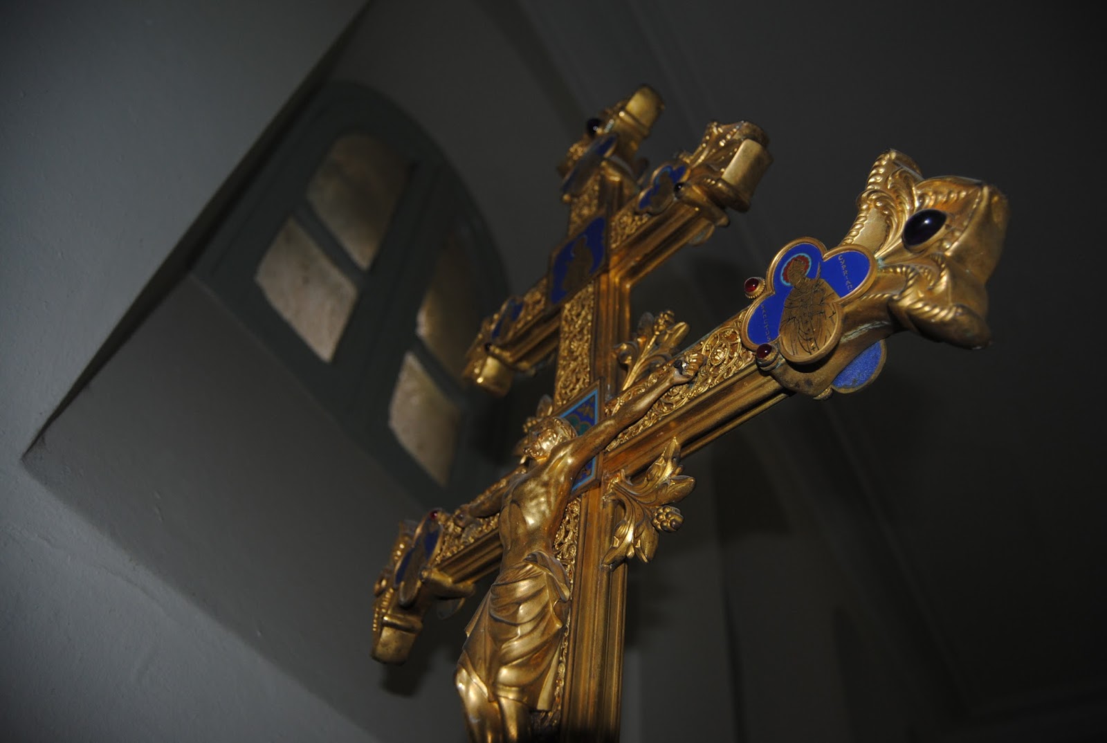 Orbis Catholicus Secundus: Old Processional Cross in Cathedral of Carthage