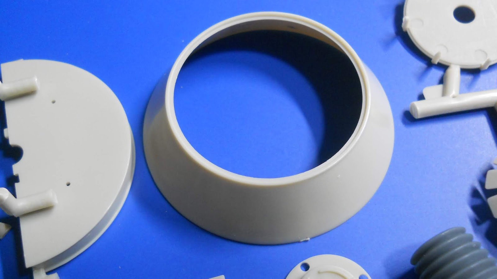 Scale Model Kit Review Blog (SMKR): ROBOT B9 Seamless Glass Dome ...