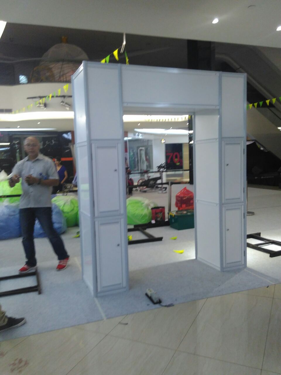 Penjualan dan pemasangan gate pameran di FX Sudirman ~ Perlengkapan ...