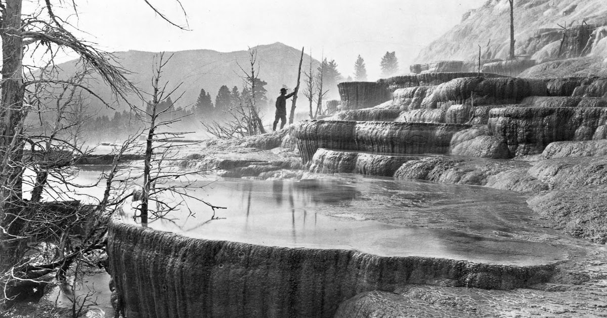 35 Amazing Historical Photographs That Capture Early Visitors to ...