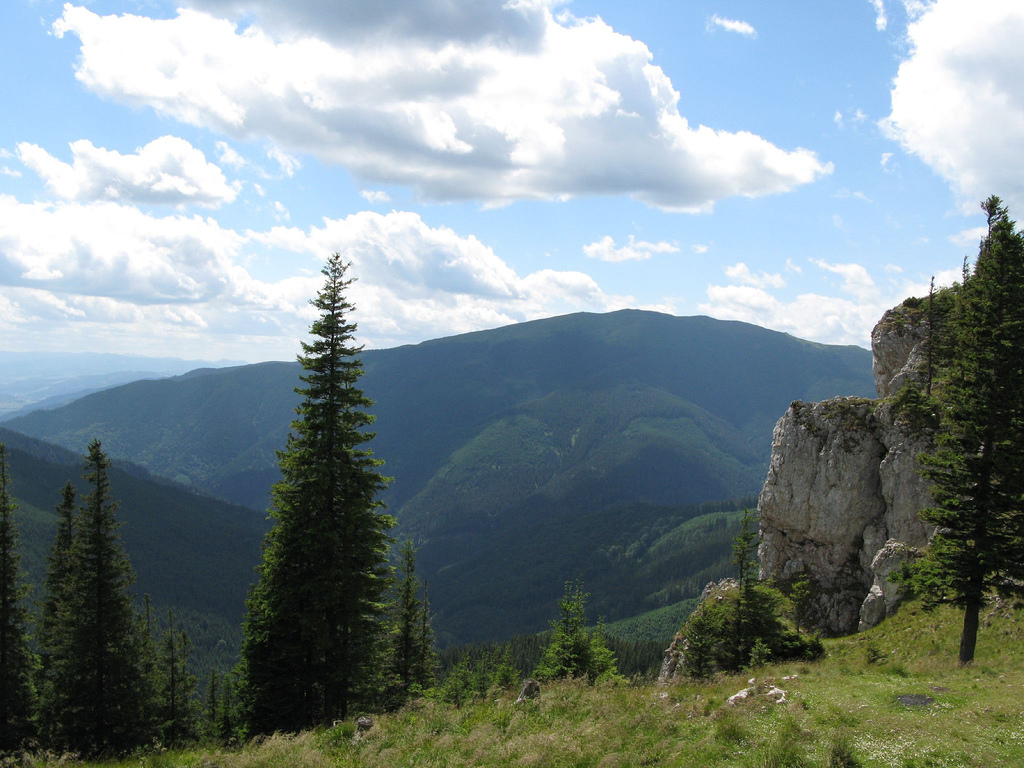 Manastirea Sihastria Rarau: Imagini si Peisaje cu Muntele Rarau