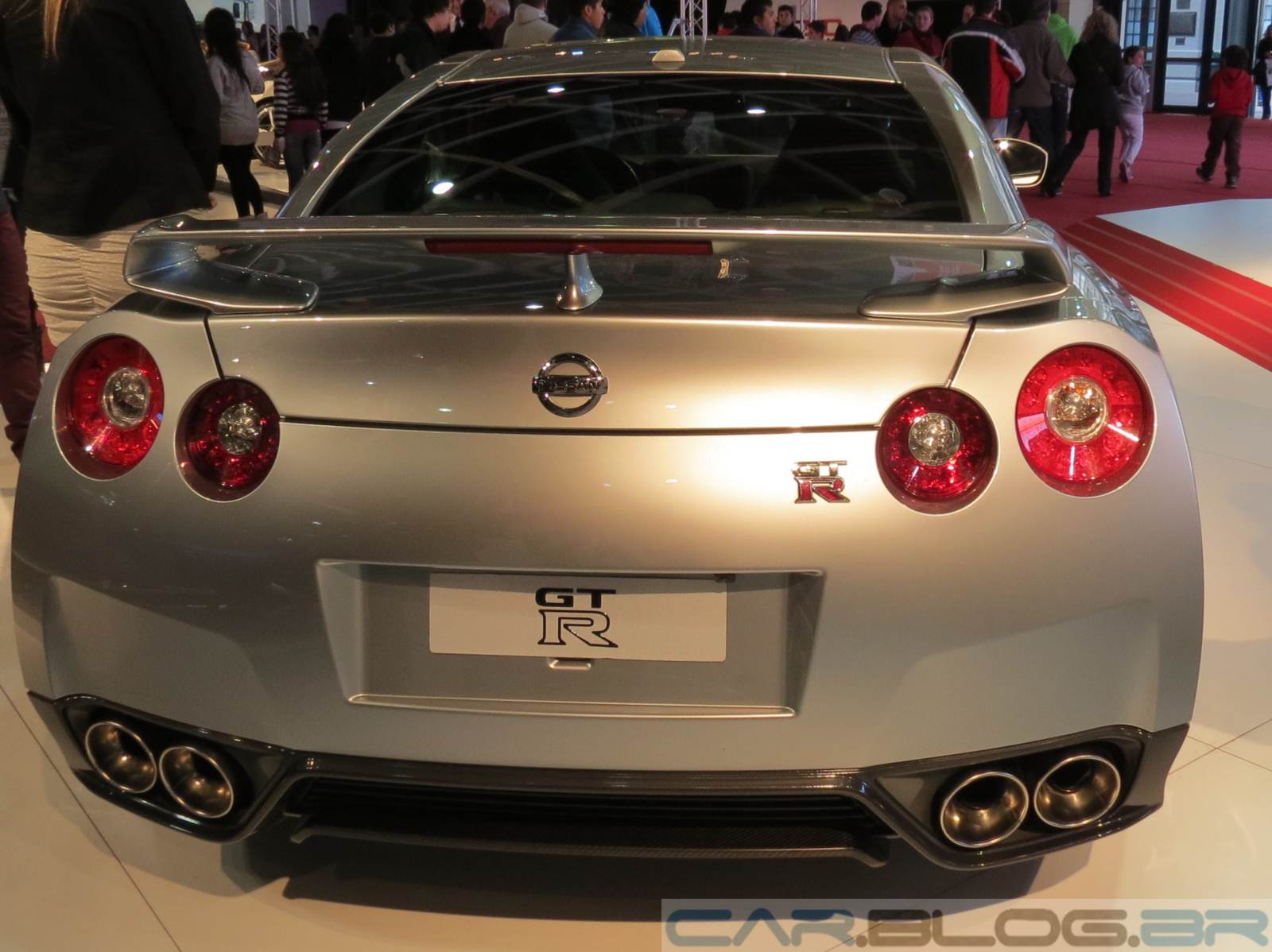 Nissan GT-R é mostrado na Argentina