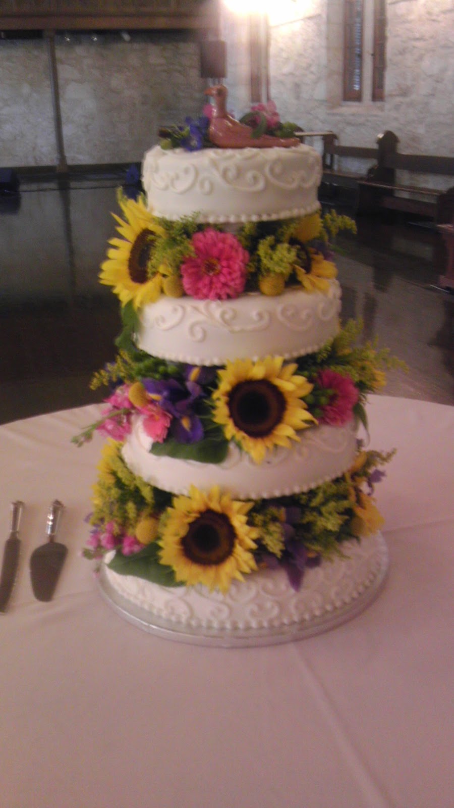 Alamo Sweets. LLC: Wildflower Wedding Cake