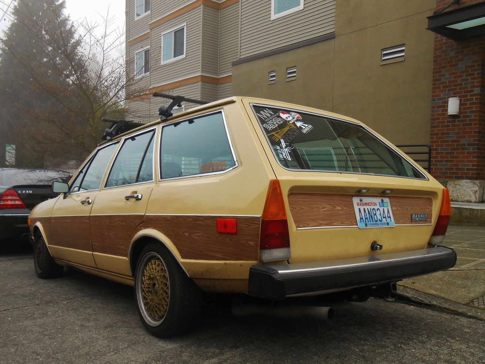 Seattle's Parked Cars: 1976 VW Dasher Wagon