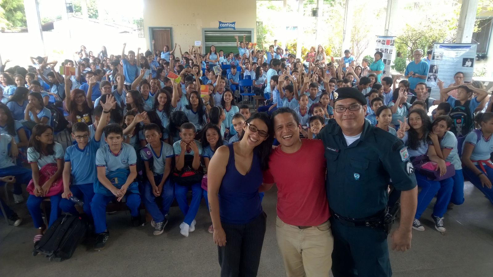 Crônicas da Fronteira: Olha como foi uma entrega de livros para alunos ...