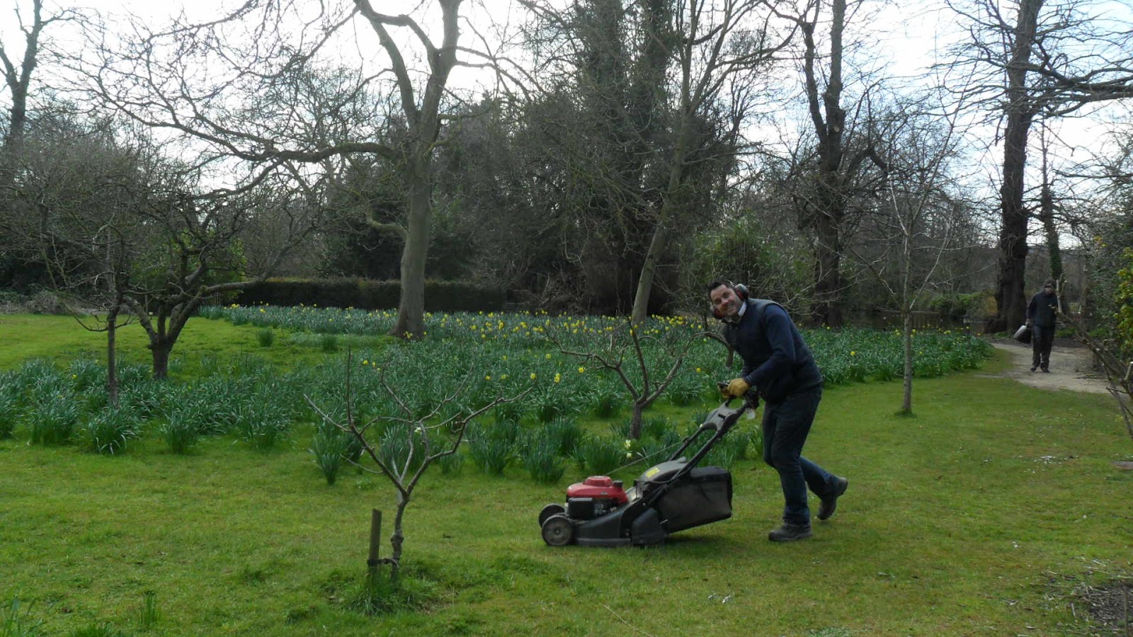 Worcester College Gardeners 2009-2018: Mowing Through The Orchard