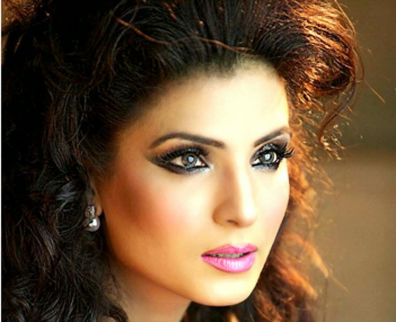 Resham HD Wallpaper | Filmi Duniya