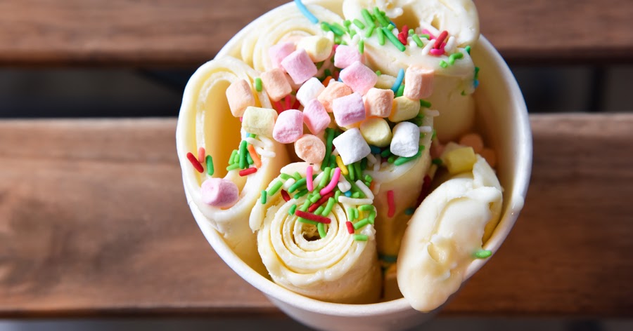 Dream Rolls Ice: Vanilla Ice Cream and Arctic Roll Recipe