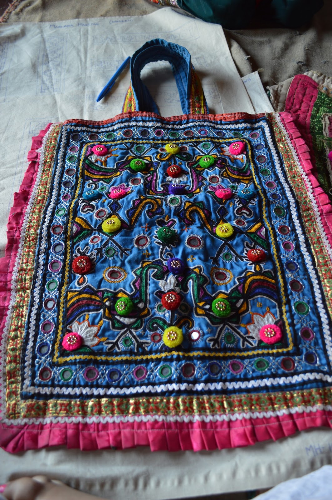 satrangi dhaage: The Embroidered Tales of Marwada Harijans - Lakhmaben ...