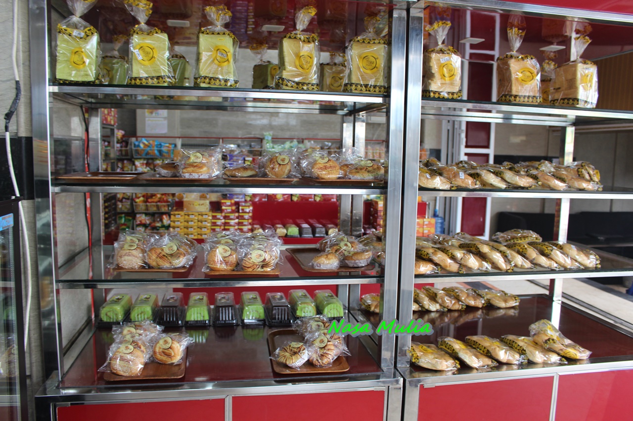 warna warni hidupku..............: Futry Bakery, Maros