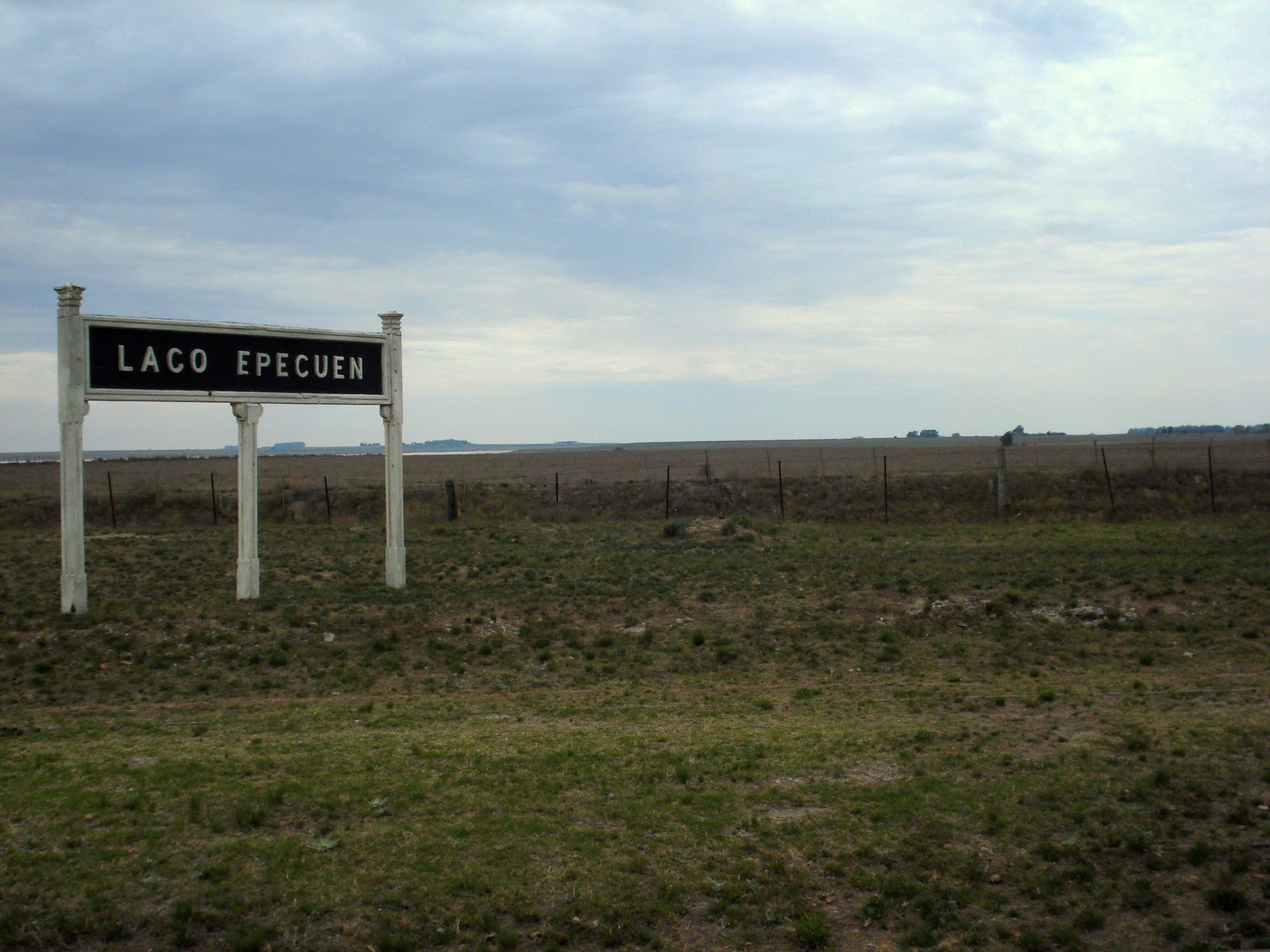 ARQUEOLOGÍA FERROVIARIA: Cartel de la estación Lago Epecuén, Buenos ...