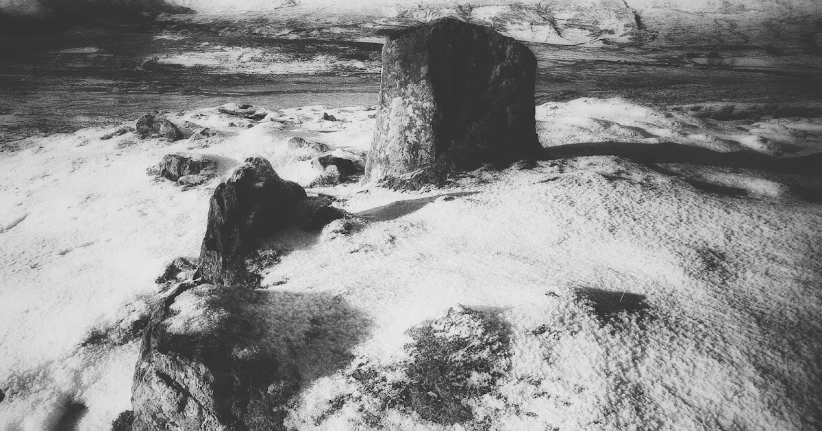 photo hebrides: the hilside tomb, an sithean