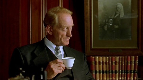Actor Charles Dance: Charles is Roderick Chamberlain in Black and white ...