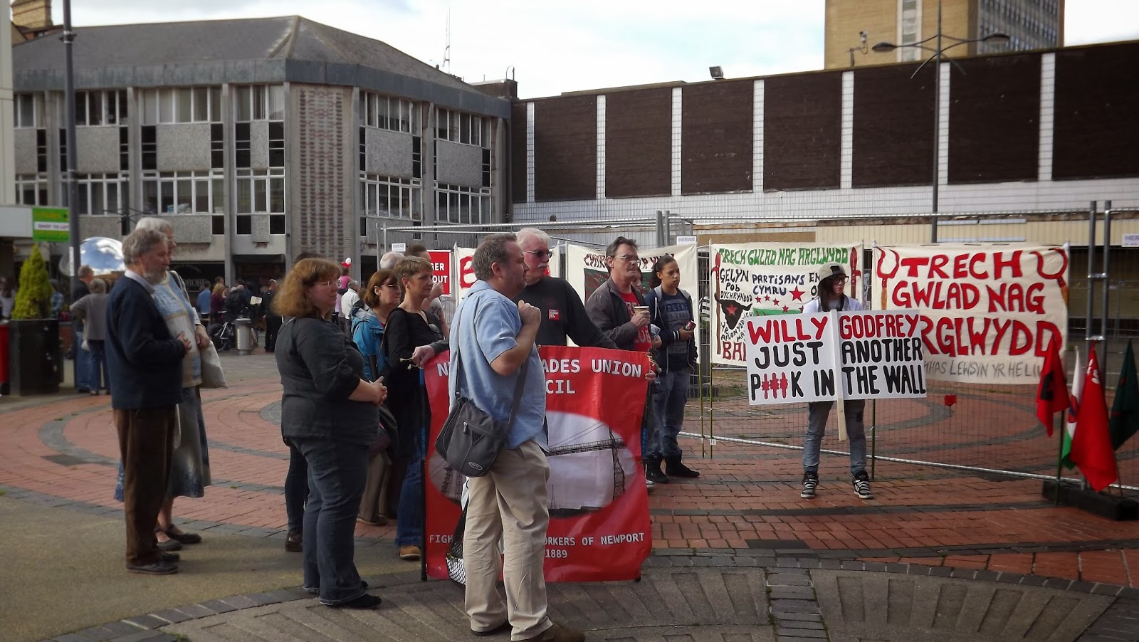 PITCHFORK and PIKE: 5 OCTOBER 2013 CHARTIST MURAL PROTEST and Not a ...